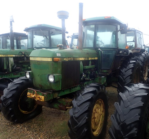 John Deere 4240 tractor - Scrapped tractors