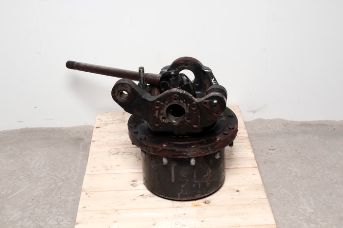 Case Magnum 340 RIGHT Front axle final drive - Tractors Secondhand Parts