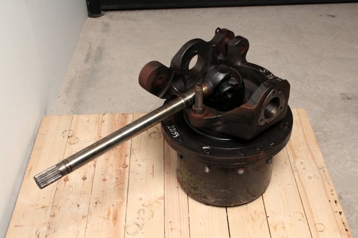 Case Magnum 340 LEFT Front axle final drive - Tractors Secondhand Parts