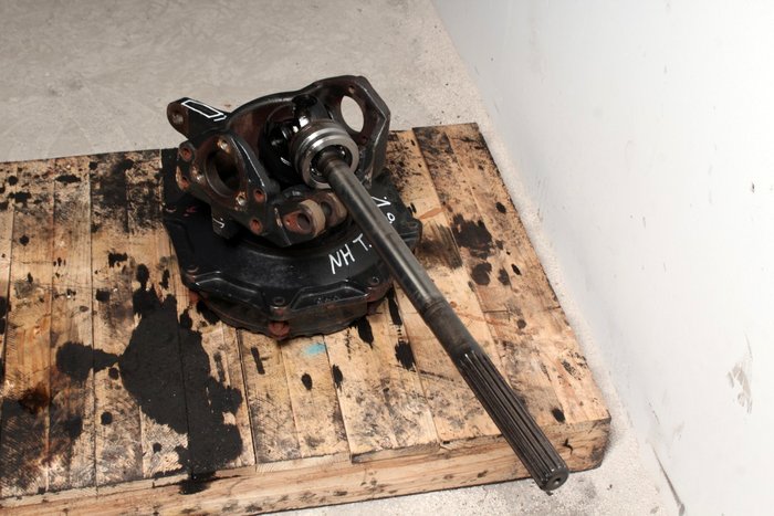New Holland T7.220 LEFT Front axle final drive - Tractors Secondhand Parts