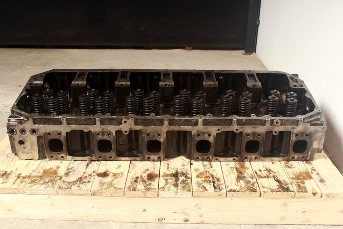 Case 9120 Cylinder Head - Harvesting machinery