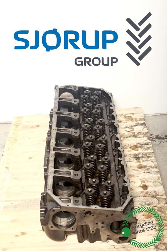 Case 9120 Cylinder Head - Harvesting machinery