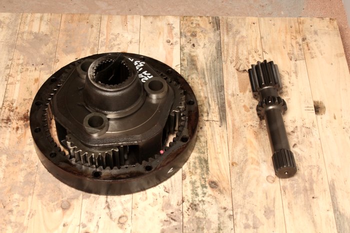 New Holland TM155 LEFT Rear axle planetary gear - Tractors Secondhand Parts