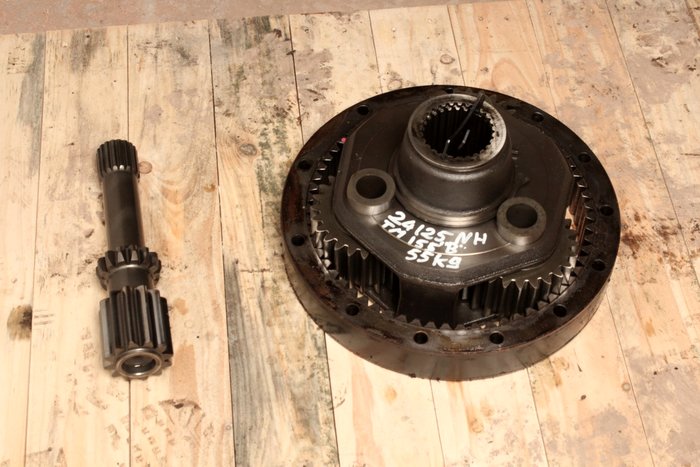 New Holland TM155 LEFT Rear axle planetary gear - Tractors Secondhand Parts
