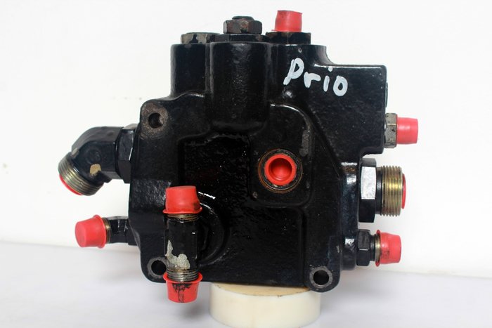 Case MX110 Priority valve - Tractors Secondhand Parts Secondhand Parts ...