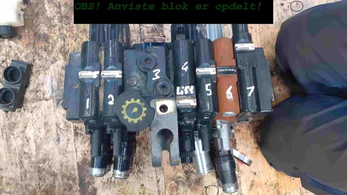 New Holland TM190 Remote control valve - Tractors Secondhand Parts