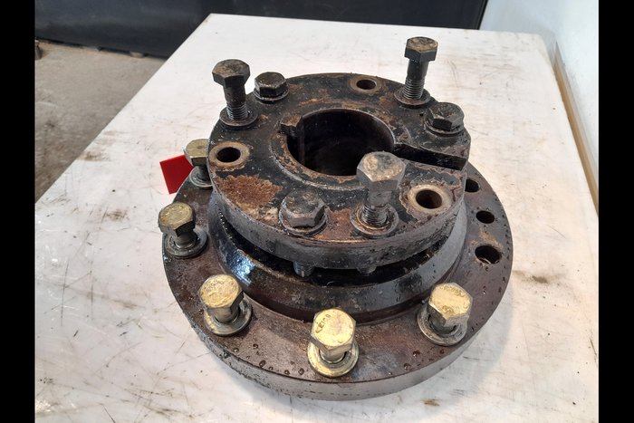 New Holland TG285 RIGHT Rear wheelhub (Amercian type) - Tractors ...