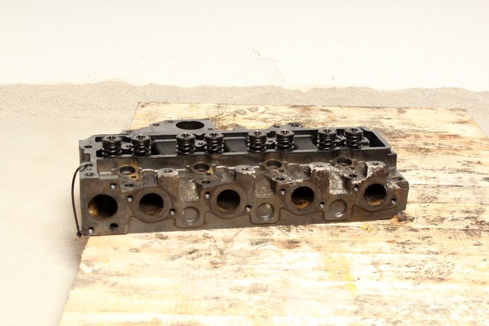 Claas Arion 420 Cylinder Head - Tractors Secondhand Parts