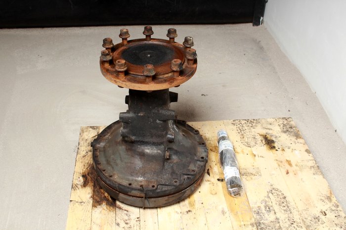 Fendt 820 Vario LEFT Rear Axle - Tractors Secondhand Parts