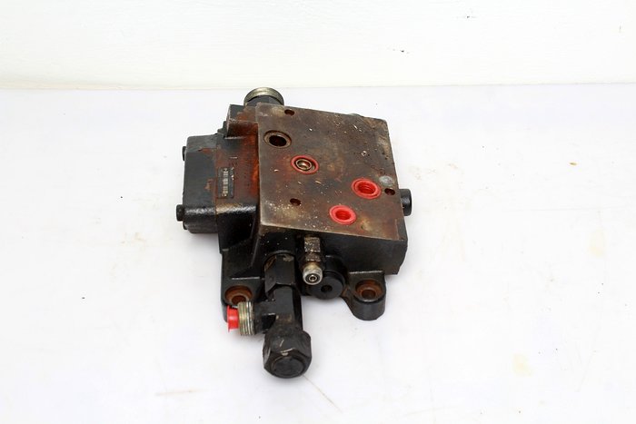 New Holland T7.200 Remote control valve - Tractors Secondhand Parts ...