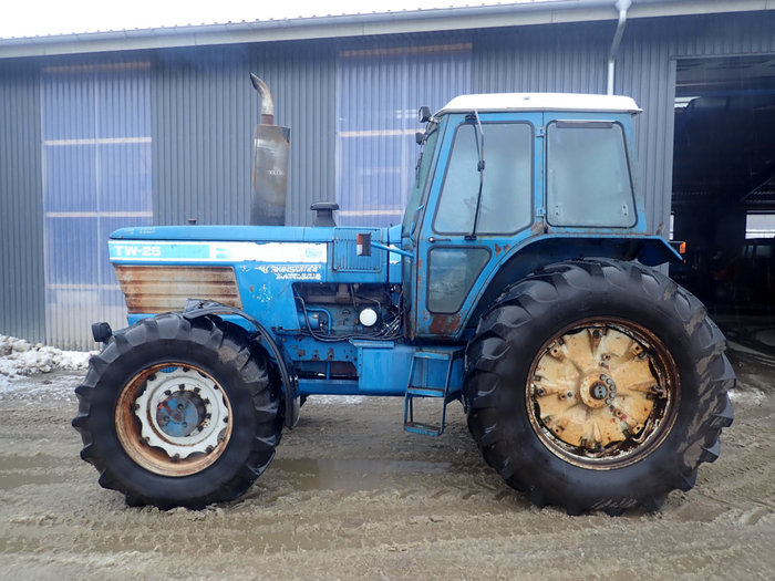 Ford TW25 tractor - Tractors Tractors and machines - Sales Ford