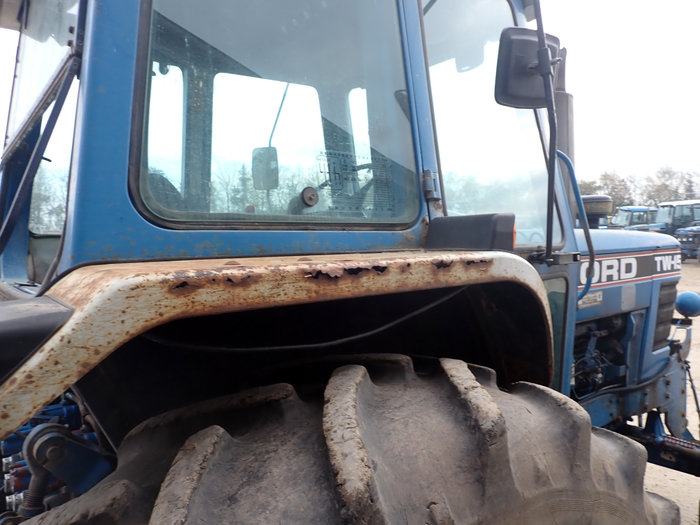 Ford TW15 tractor - Tractors