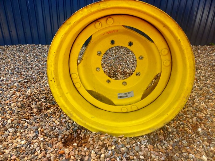 John Deere 6120 M RIGHT Front Rim - Tractors Secondhand Parts