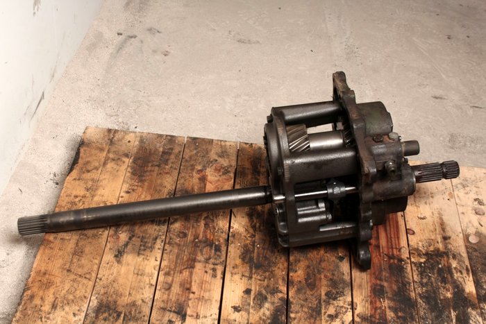 John Deere 8R 310 PTO - Tractors Secondhand Parts