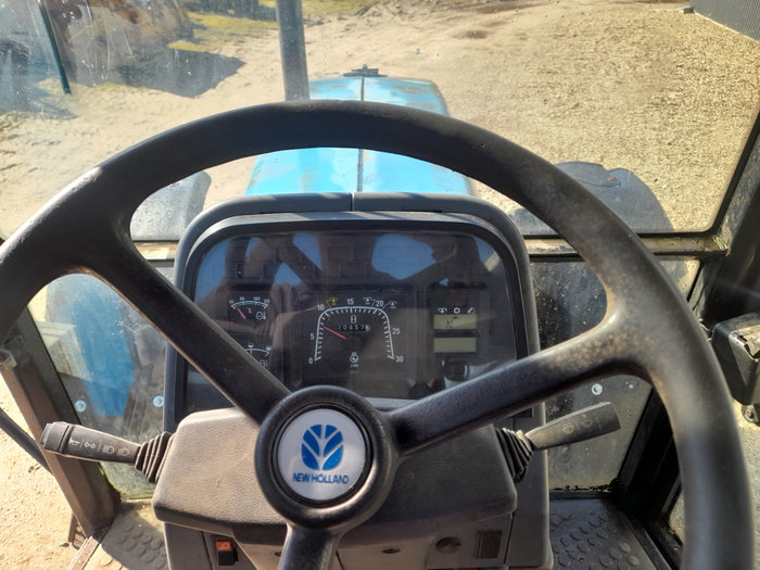 New Holland 7840 tractor - Tractors