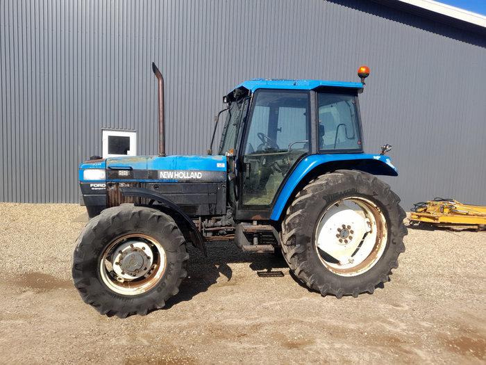 New Holland 7840 tractor - Tractors