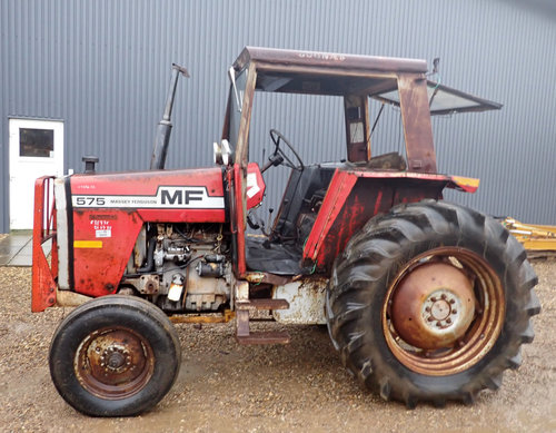 Massey Ferguson 575 tractor - Tractors