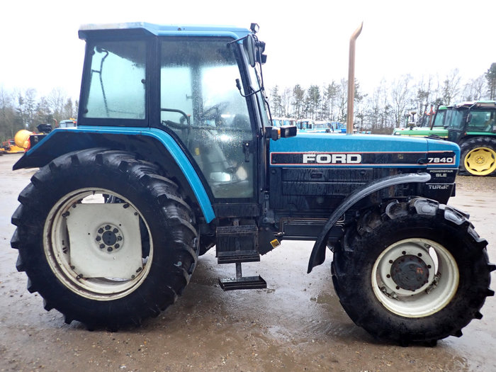 New Holland 7840 tractor - Tractors