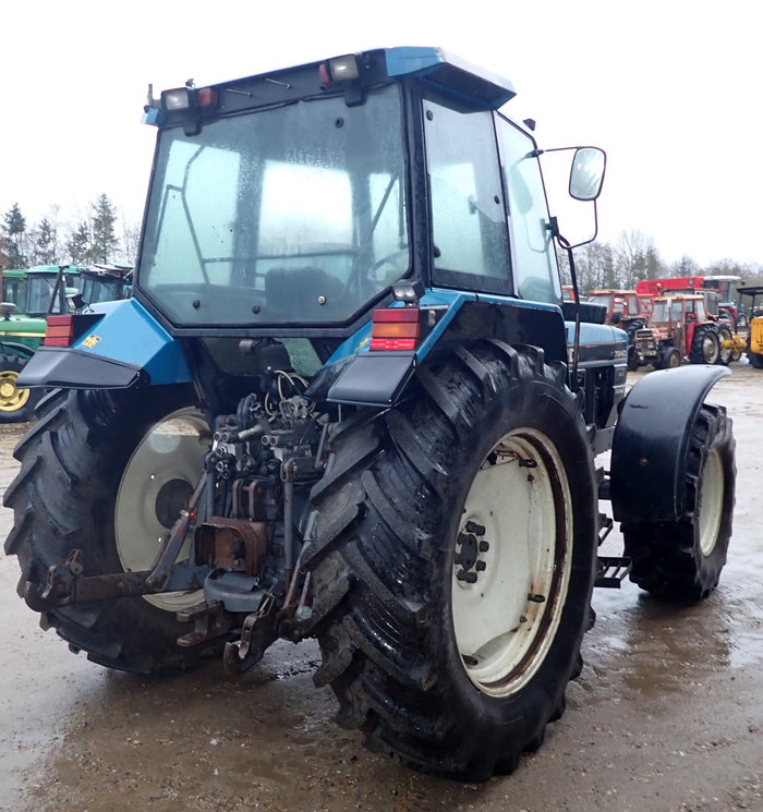 New Holland 7840 tractor - Tractors
