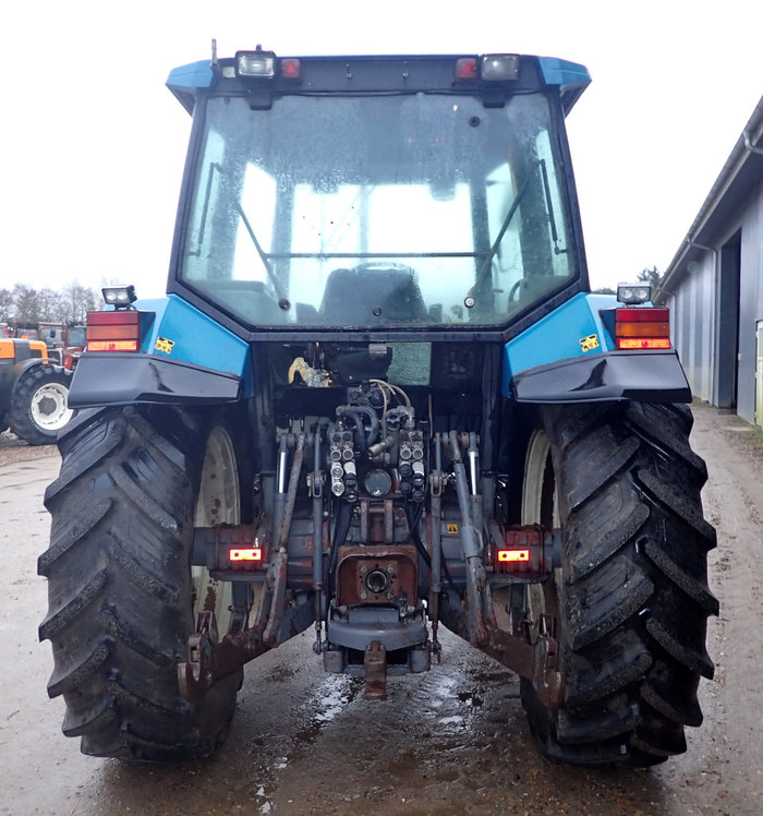 New Holland 7840 tractor - Tractors