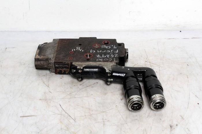 New Holland T6030 Remote control valve - Tractors Secondhand Parts
