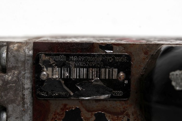 New Holland T6030 Remote control valve - Tractors Secondhand Parts