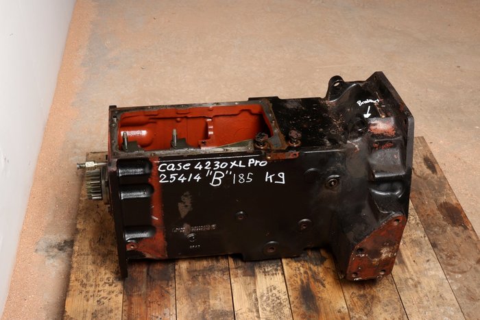 Case 4230 XL Transmission - Tractors Secondhand Parts