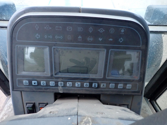 New Holland 7840 tractor - Tractors