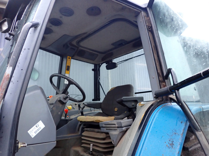 New Holland 7840 tractor - Tractors