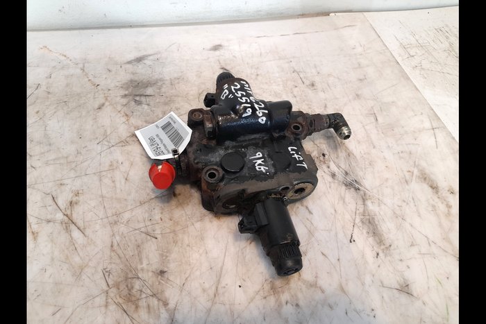 Massey Ferguson 6260 Hydraulic lift valve - Tractors Secondhand Parts