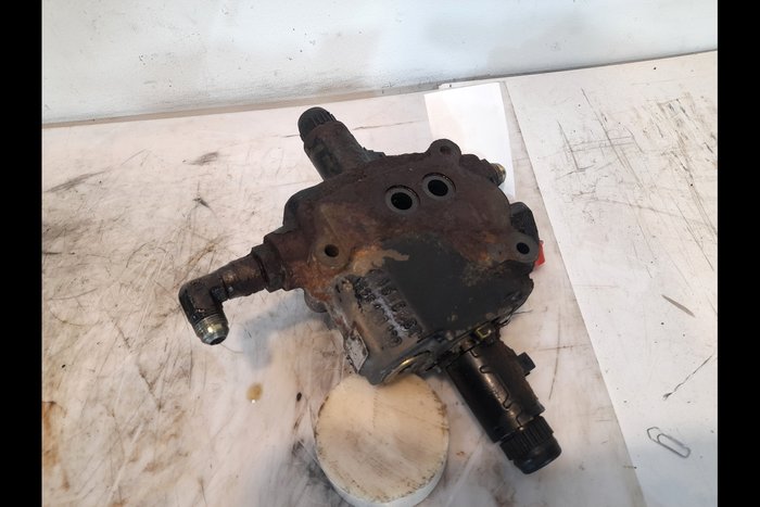 Massey Ferguson 6260 Hydraulic lift valve - Tractors Secondhand Parts