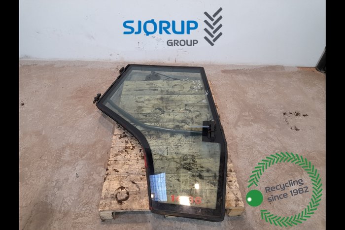 Massey Ferguson 4225 RIGHT Doors - Tractors Secondhand Parts