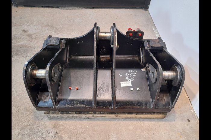Case 821G Bucket Coupler - Construction equipment