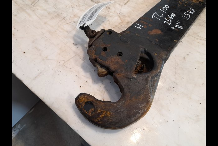 New Holland TL100 RIGHT Liftarm - Tractors Secondhand Parts