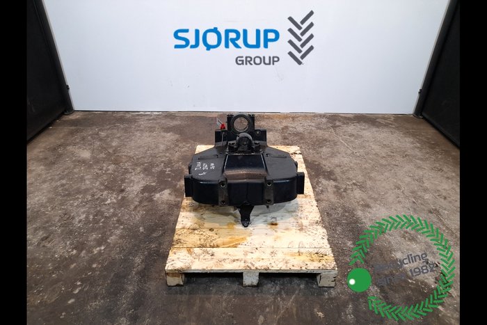 New Holland TL100A Front axle support - Tractors Secondhand Parts