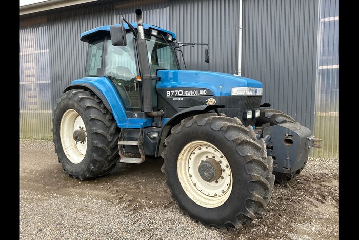New Holland 8770 tractor - Tractors