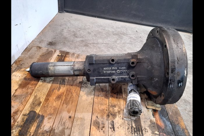 New Holland T7060 RIGHT Rear Half Axle - Tractors Secondhand Parts
