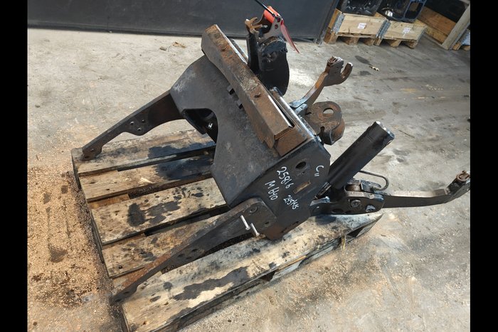 Deutz-Fahr Agrotron M640 Frontlift - Tractors Secondhand Parts